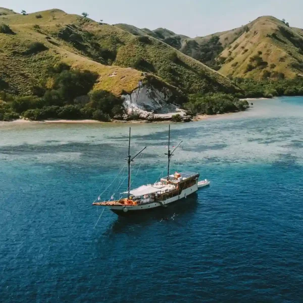 Komodo Island Boat Tour | Raja Ampat Boat Tour July 2024